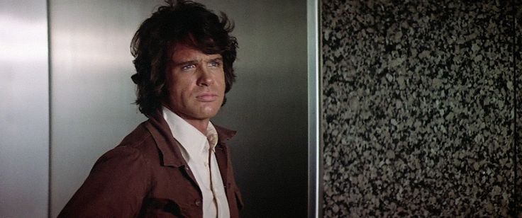 THE PARALLAX VIEW (1974): Warren Beatty DIGS DEEP In This Twisty ...