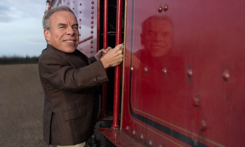 Warwick Davis Returns as Flitwick in HBO Harry Potter Series