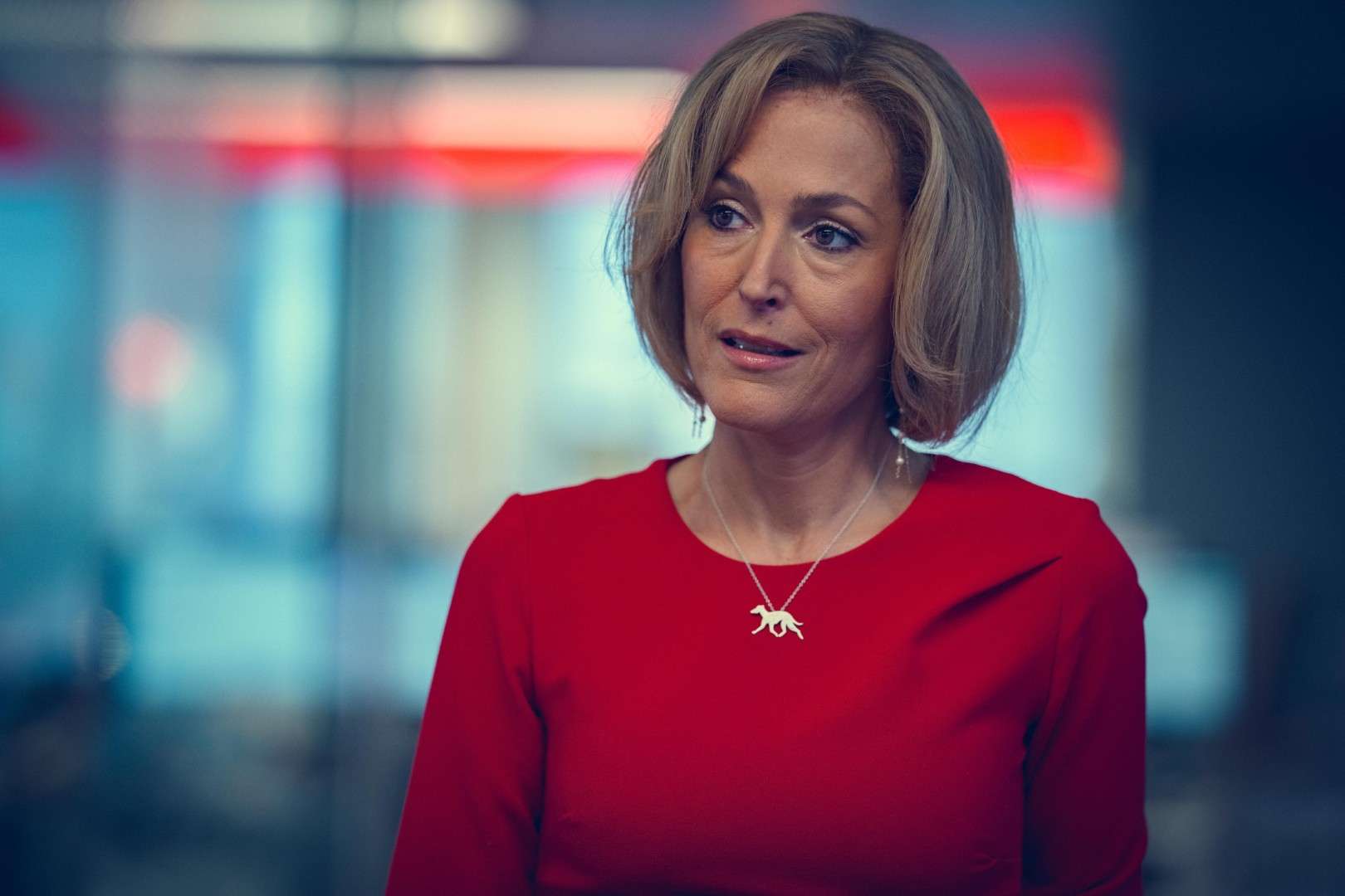 Gillian Anderson and Lizzy Caplan Join Jeremy Strong in New Netflix ...